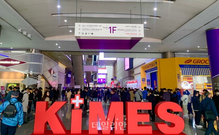 [르포] “직접 하니 더 믿음 가네”...체험형 전시 돋보인 KIMES 2023