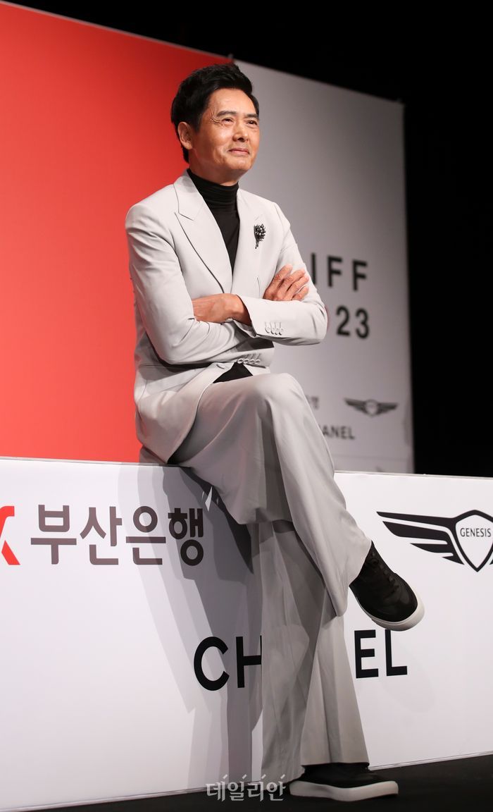 '영화계 영원한 형님' 주윤발의 끝나지 않는 '영웅본색' [28th BIFF]