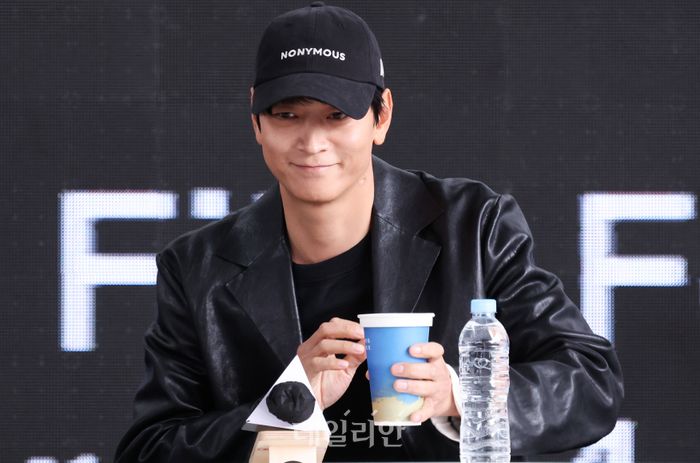 강동원, 치명적인 눈맞춤 [29th BIFF]