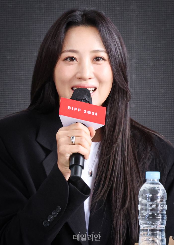 수현, 대선배들과 함께해요 [29th BIFF]