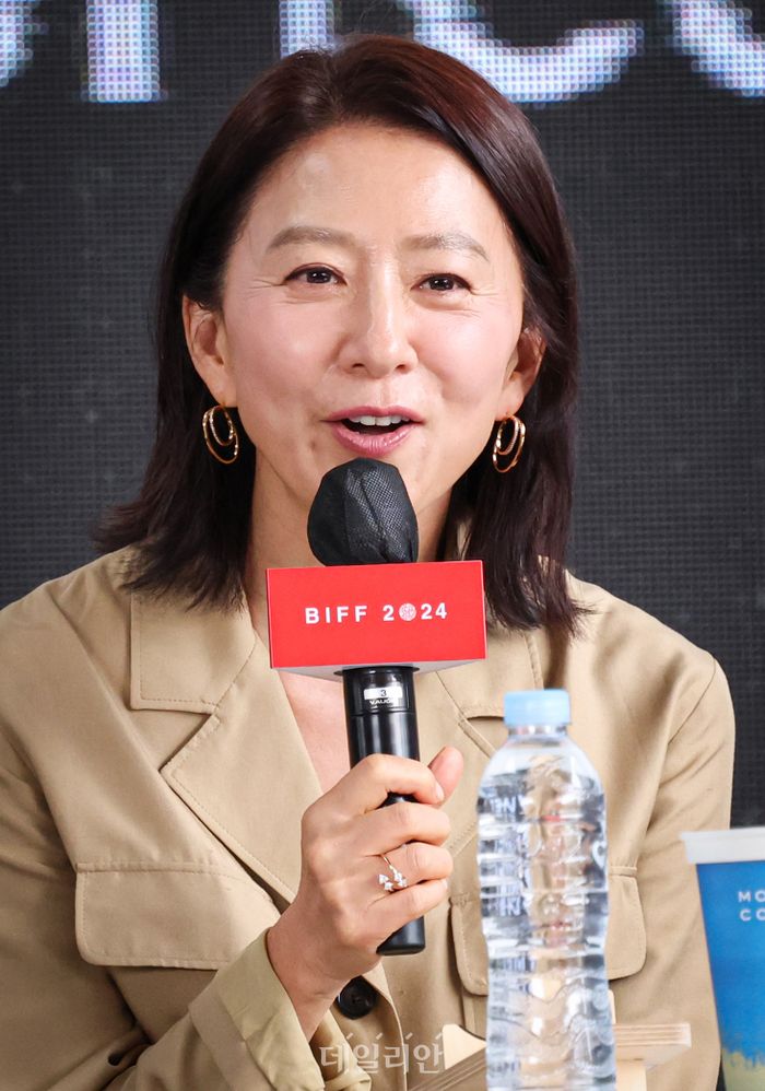 김희애, 언재나 우아함[29th BIFF]
