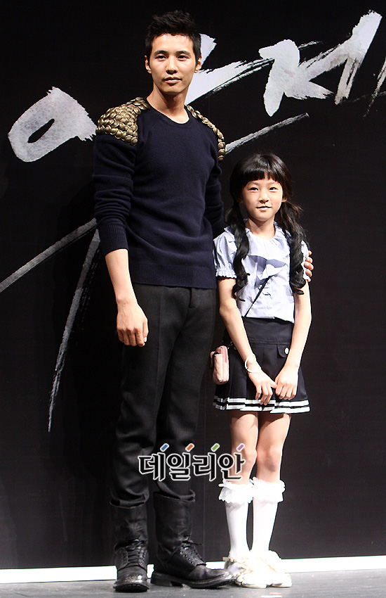 [포토] 원빈-김새론 "한국 레옹판, 기대해~"