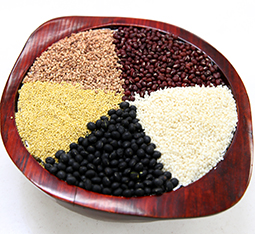 잡곡밥 거친 식감, 부드럽게 하려면…밥물에 소주 한잔