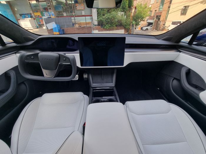 [시승기] 운전 10년차도 테슬라 S 플래드 안에선 왕초보가 된다