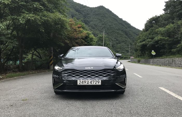 [시승기] 기아 K8 AWD, 아스팔트 움켜쥔 '네발짐승'의 매력