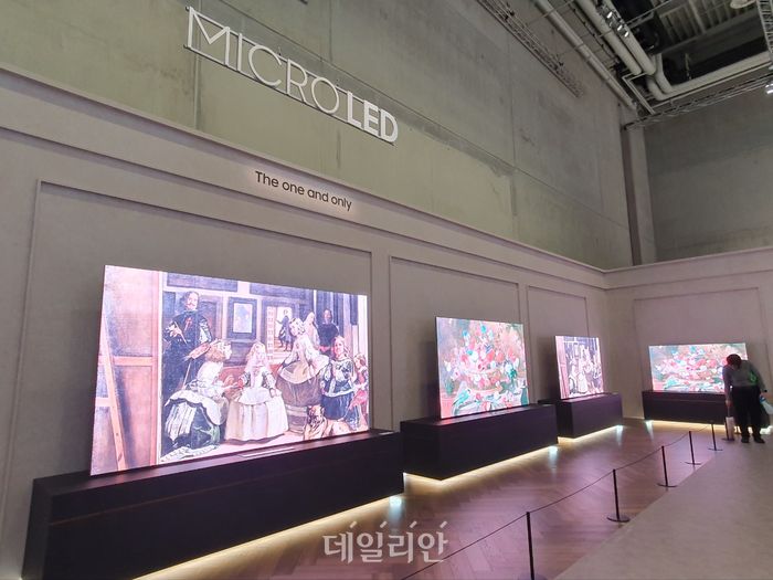 [IFA 2023 현장+] LG 패널 단 삼성 OLED TV…獨 전시회서 화려한 데뷔전