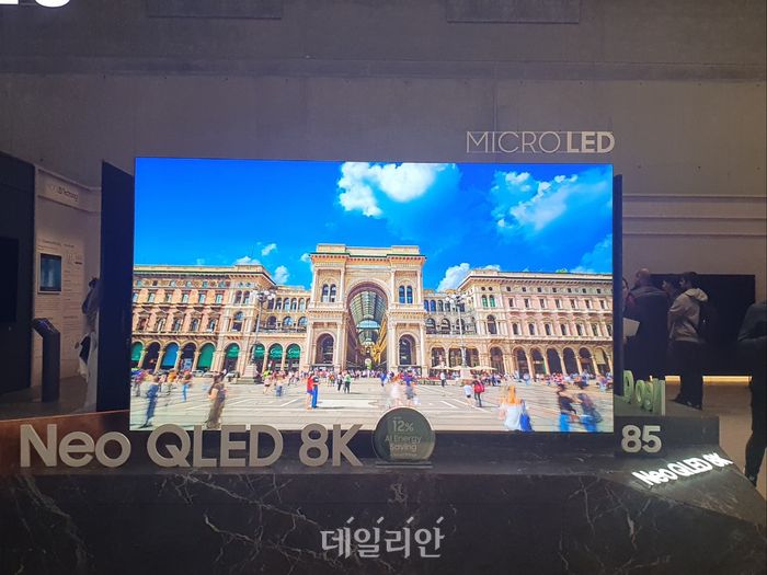 [IFA 2023 현장+] LG 패널 단 삼성 OLED TV…獨 전시회서 화려한 데뷔전