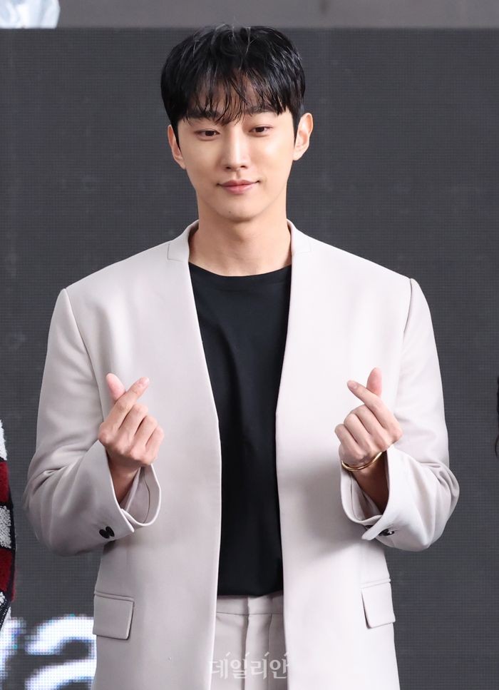 진영, 잘생김과 함께 [29th BIFF]