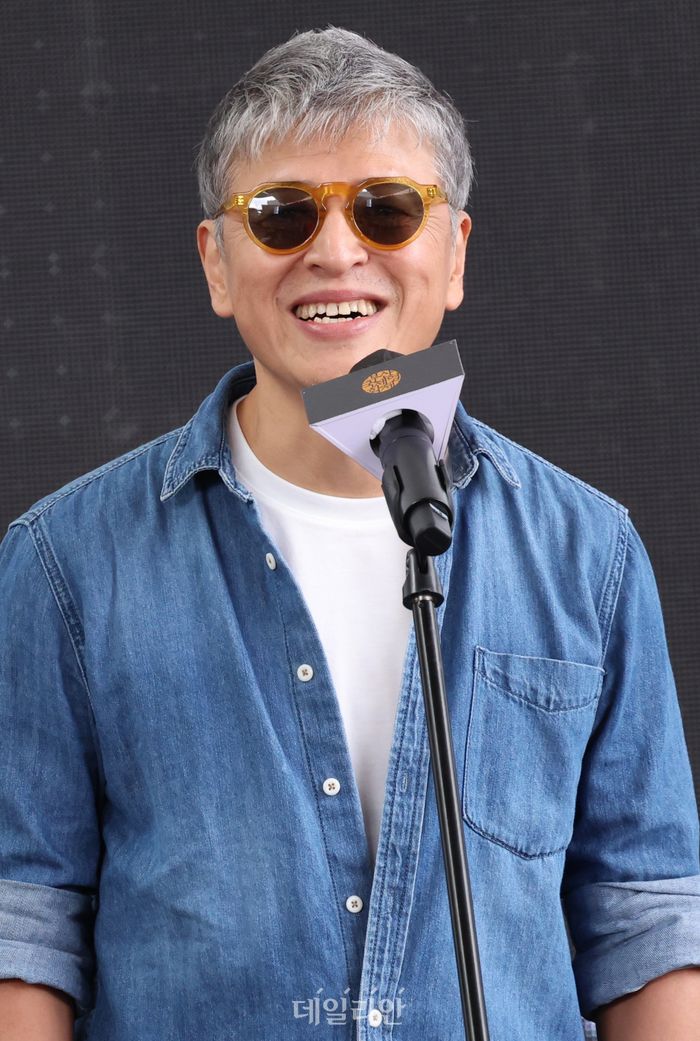 질문에 답하는 권해효[29th BIFF]